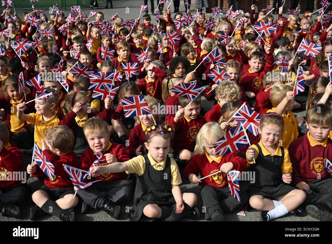 Students from Farnborough Road Infant and Junior School in Birkdale ...
