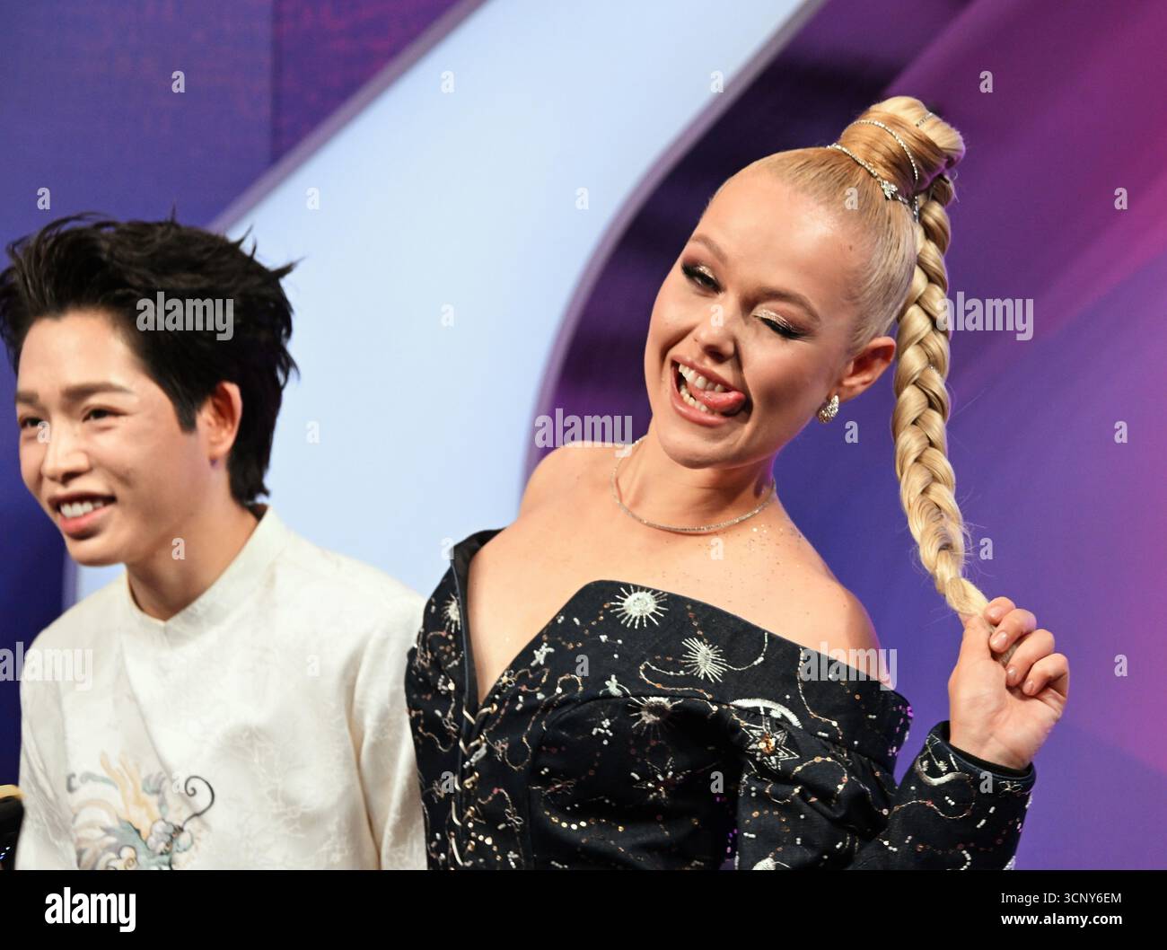 Belarusian contestant Nastya Kravchenko (right) and Vietnamese ...
