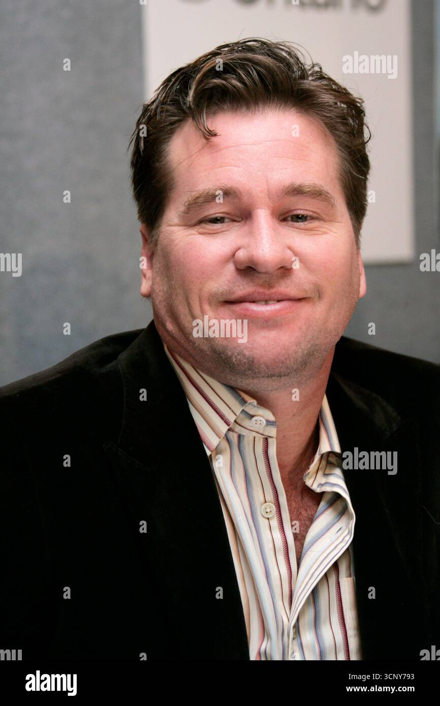 Val Kilmer at a press conference for "Kiss, Kiss, Bang, Bang". Sutton ...