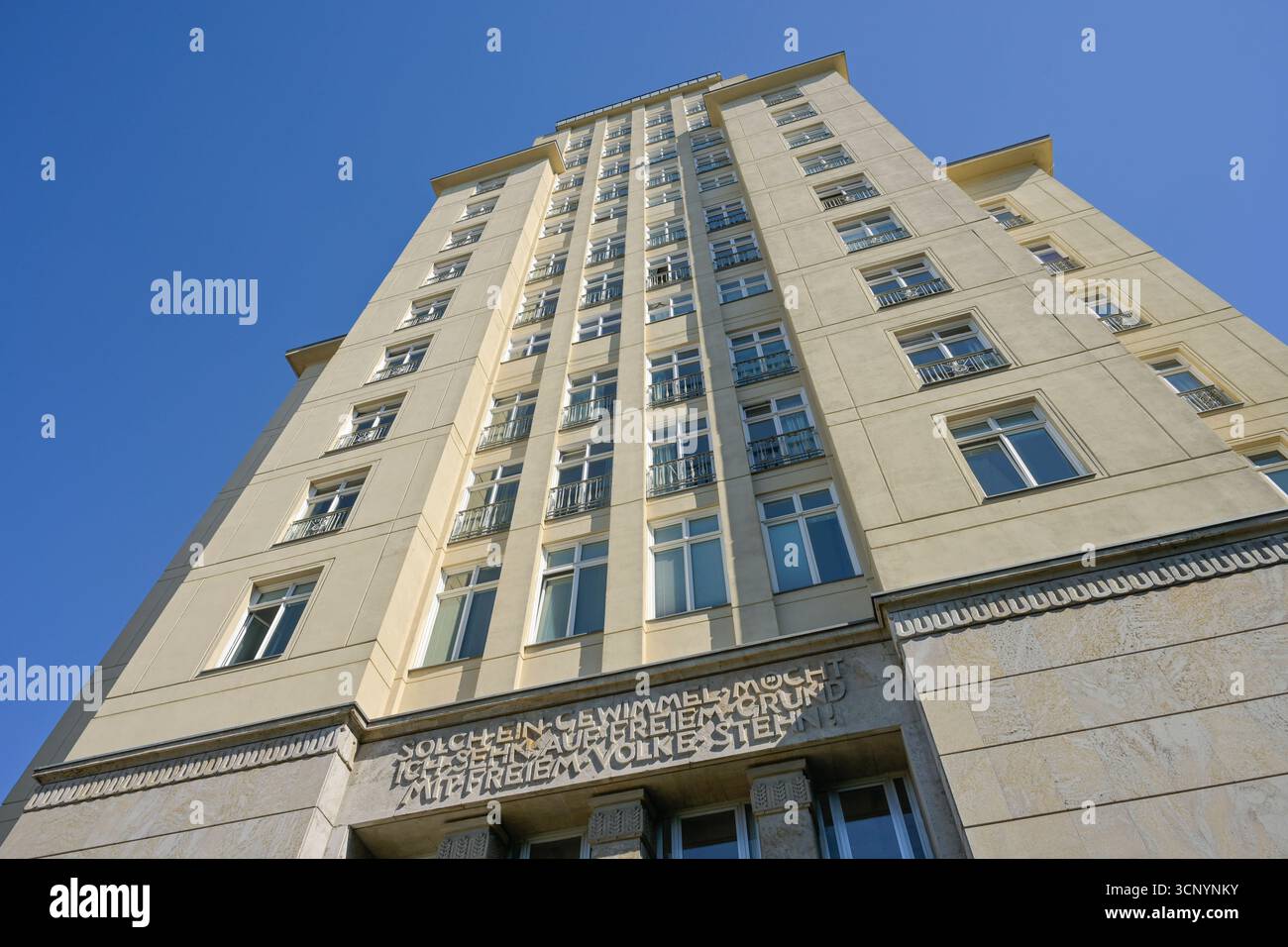 Wohnhaus der 50er Jahre, Sozialistischer Wohnungsbau der DDR ...