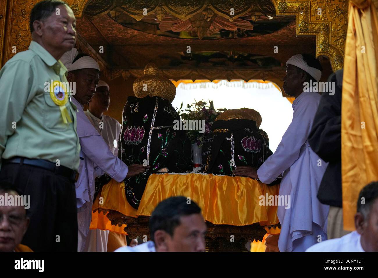 A huge barge carrying Buddha statues during Paung-Daw-Oo pagoda ...