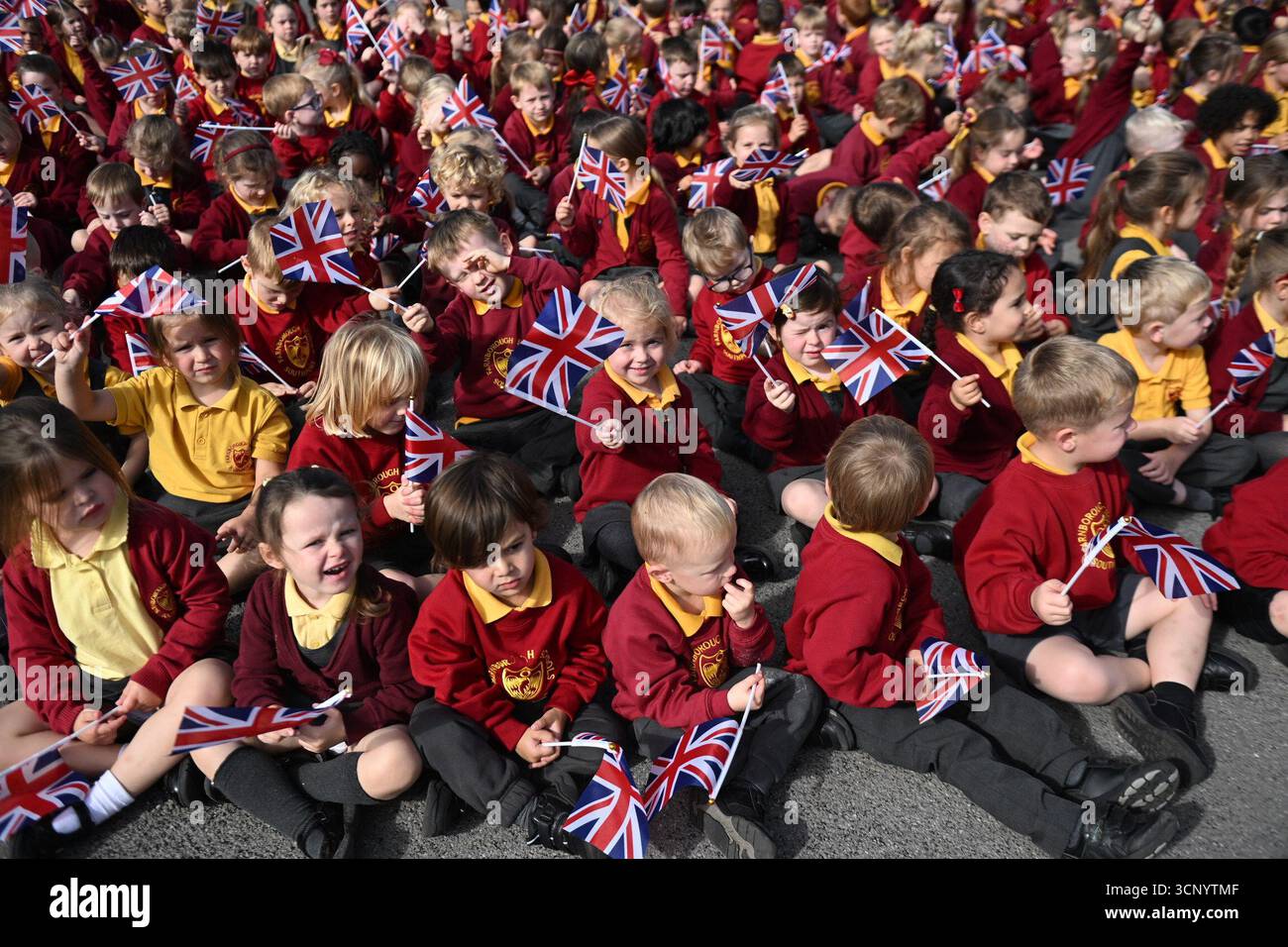 Students from Farnborough Road Infant and Junior School in Birkdale ...