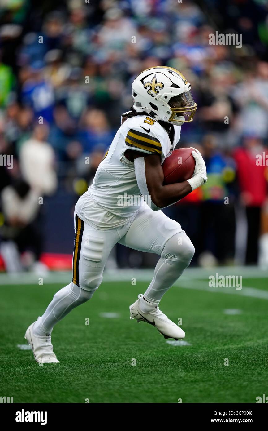 New Orleans Saints running back Kendre Miller (5) runs with the ball ...