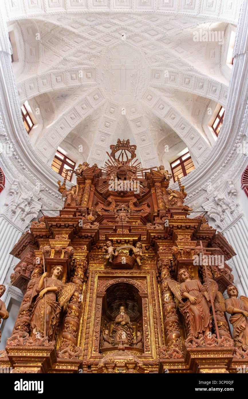 Beautiful catholic church altar inside hi-res stock photography and ...