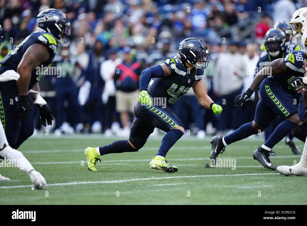 Seattle Seahawks linebacker Drake Thomas (42) runs down the field ...