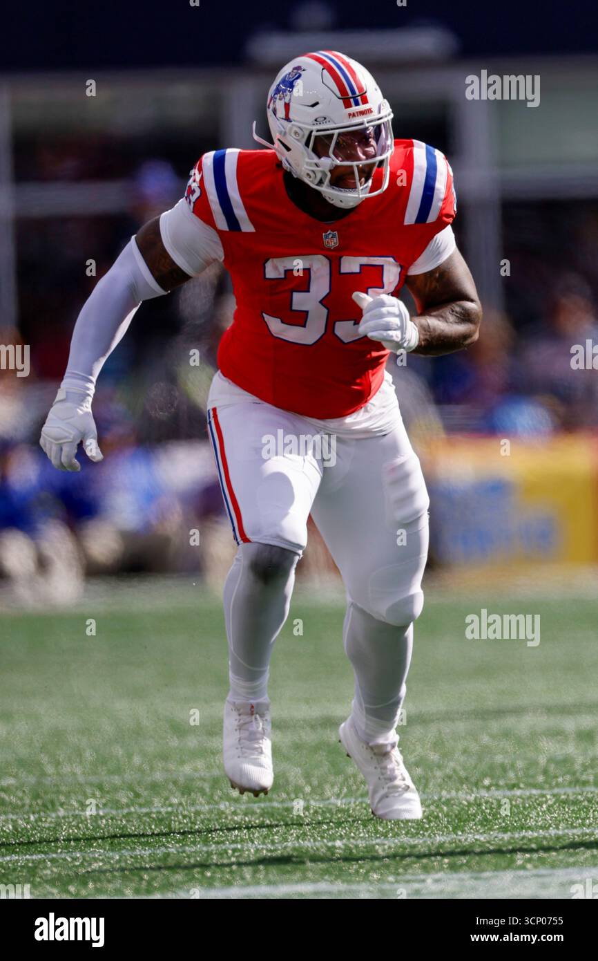 New England Patriots linebacker Anfernee Jennings (33) rushes during ...