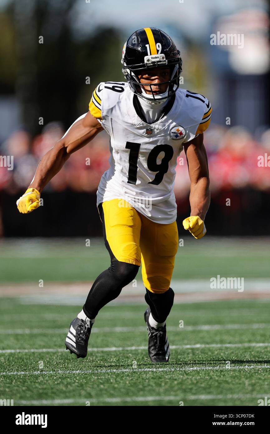Pittsburgh Steelers wide receiver Calvin Austin III (19) runs a route ...