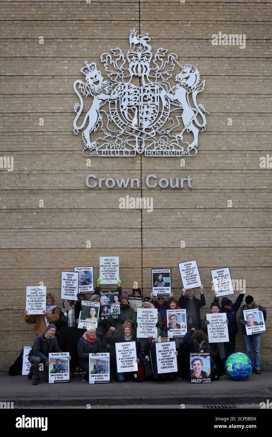 Cambridge, England, Uk. 23rd Sep, 2025. A number of protesters sit ...