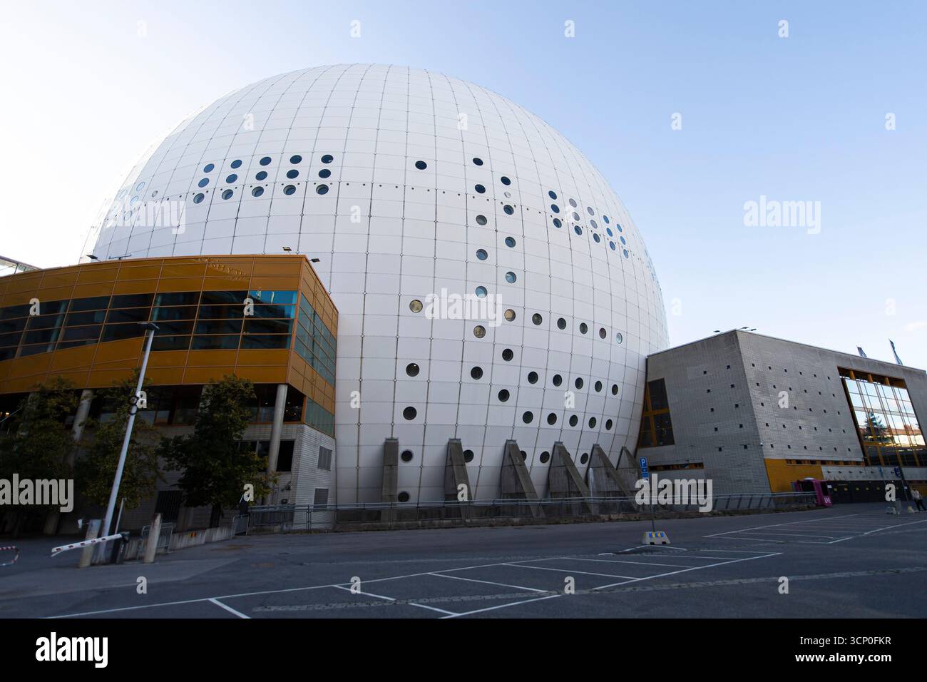 250923 Exteriör av Avicii Arena inför ishockeymatchen i SHL mellan ...