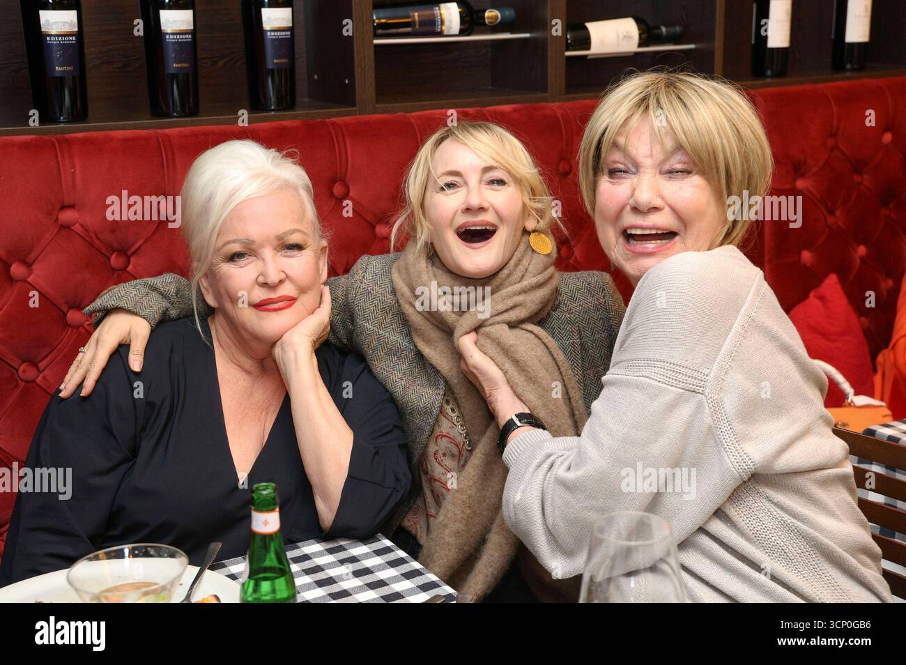 Angelika Milster, Katharine Mehrling und Judy Winter bei der ...