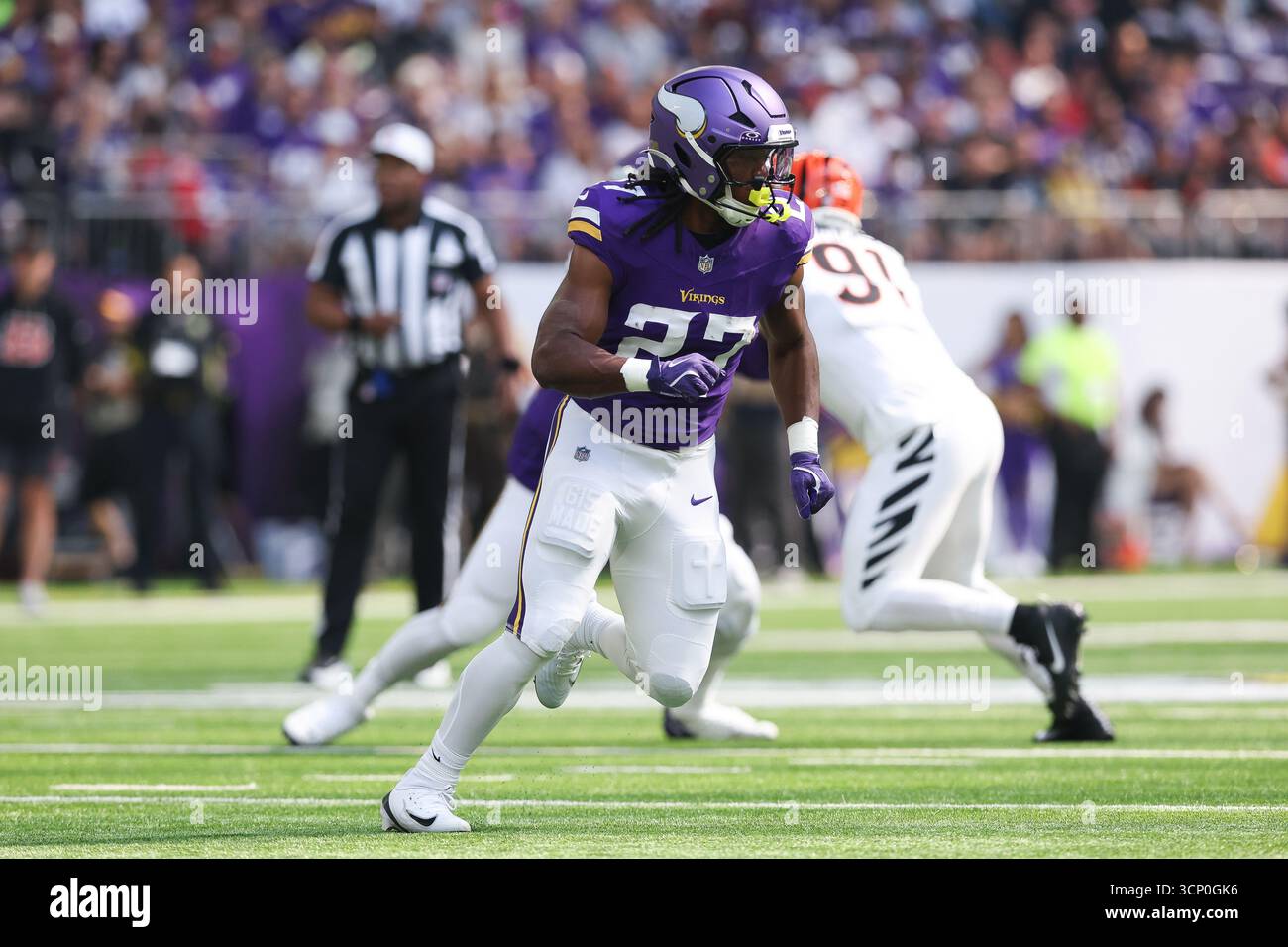 Minnesota Vikings running back Jordan Mason (27) moves across the field ...