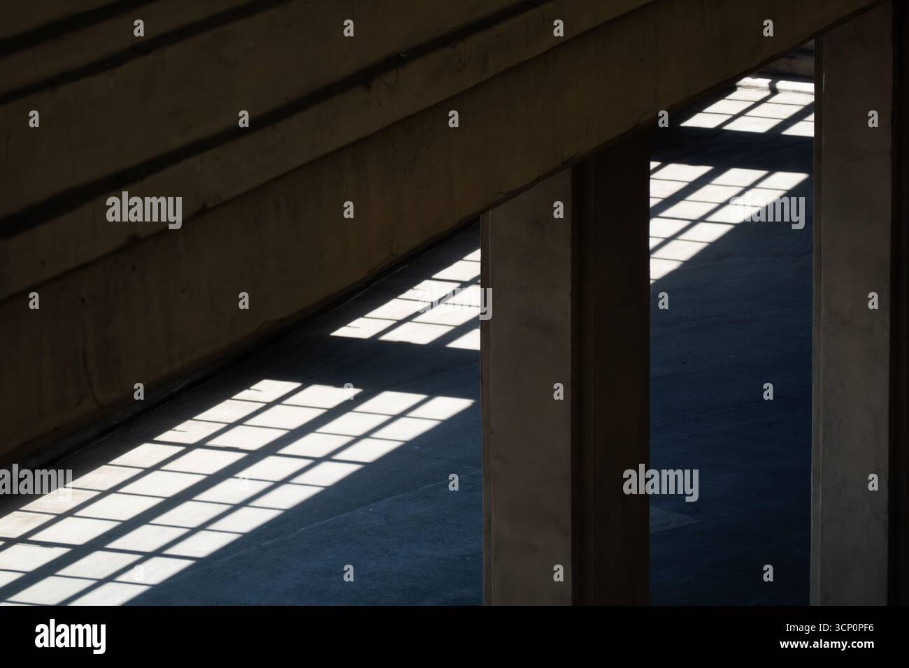 Concretebeams hi-res stock photography and images - Alamy