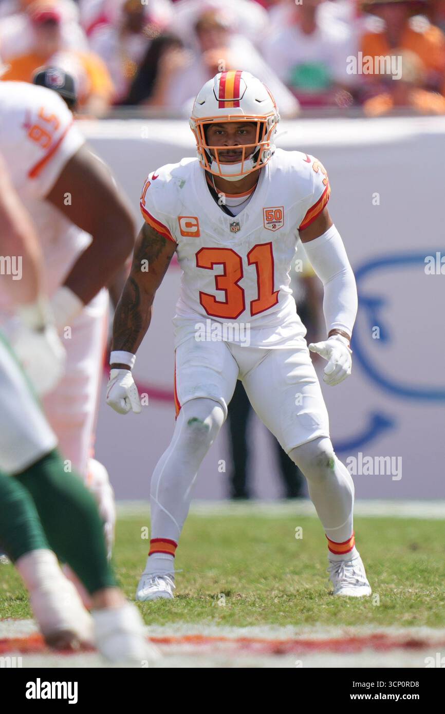 Tampa Bay Buccaneers safety Antoine Winfield Jr. (31) eye the passer ...