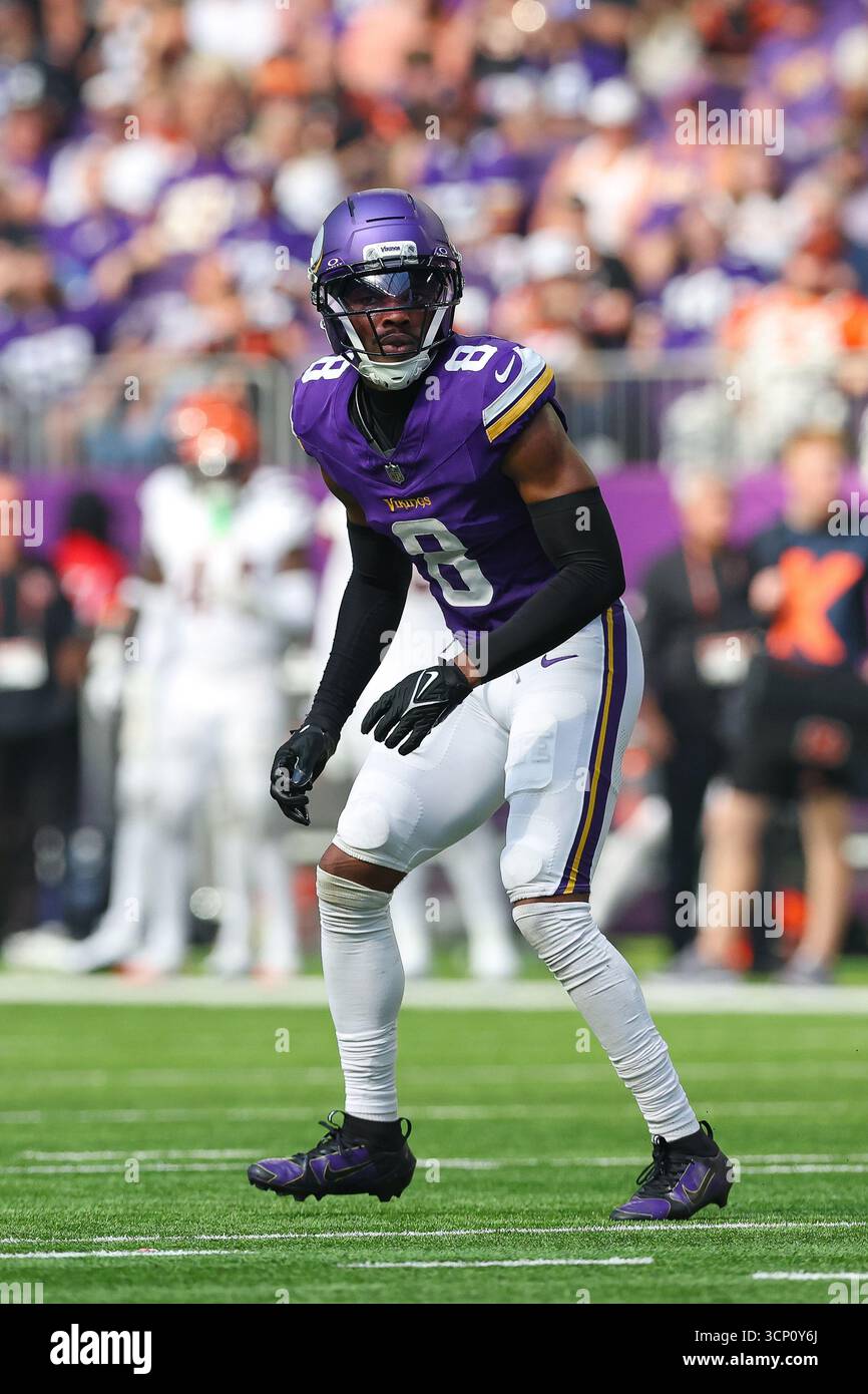 Minnesota Vikings cornerback Jeff Okudah (8) moves across the field ...