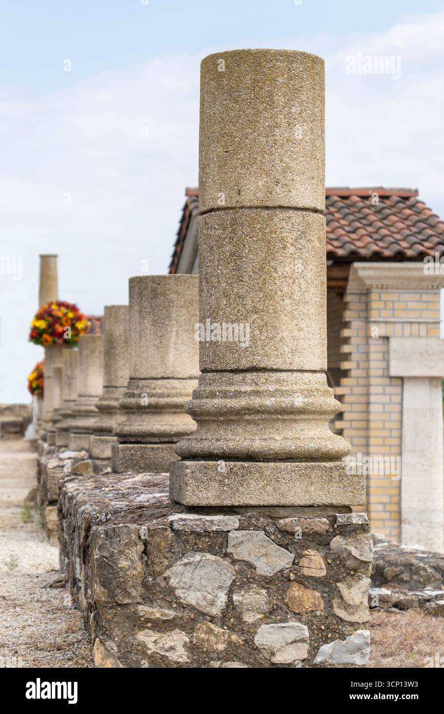 Historical building columns hi-res stock photography and images - Alamy