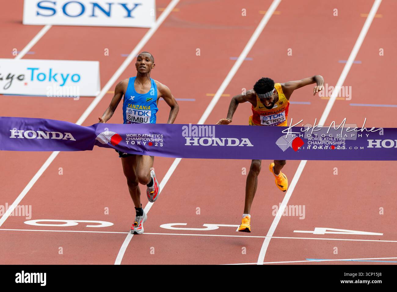 Alphonce Felix Simbu (TAN) edges out Amanal Petros (GER) at the line of ...