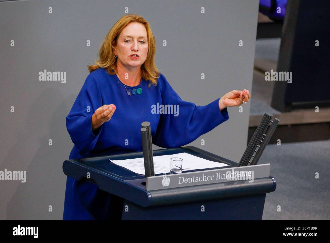 26. Sitzung des Deutschen Bundestages Berlin, 23.9.2025 Caren Lay bei ...