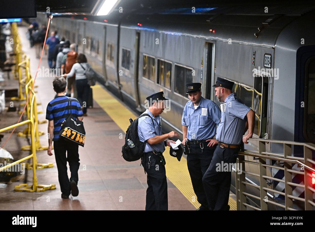 Photo by: NDZ/STAR MAX/IPx 2025 9/23/25 Passengers and Train Conductors ...