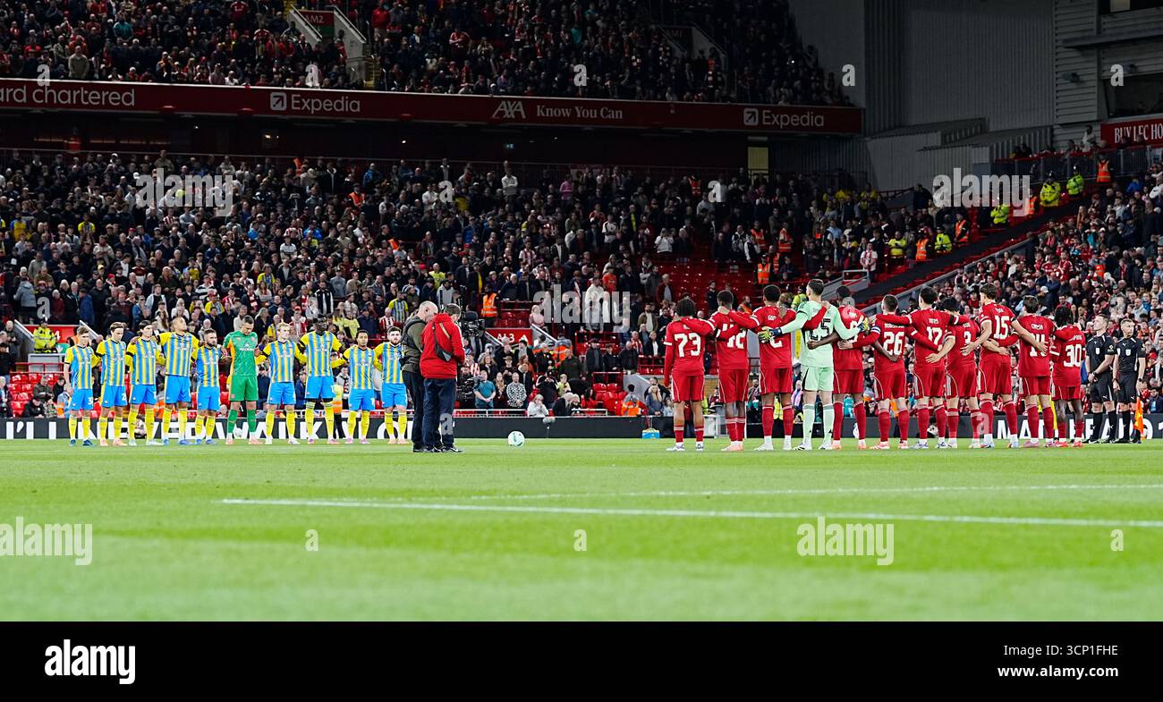 Both teams pay respects to former Liverpool Women's coach Matt Beard ...