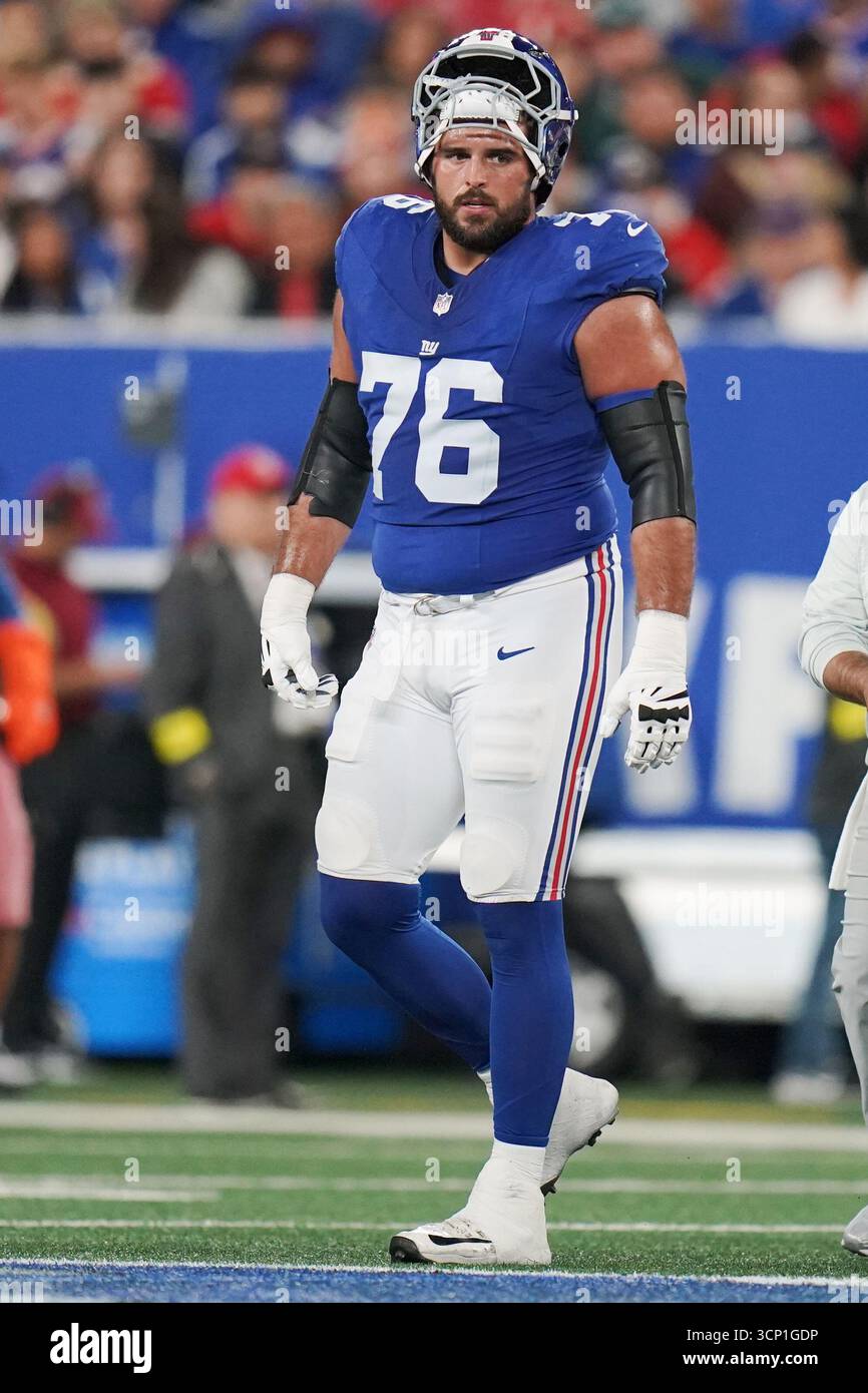 New York Giants guard Jon Runyan (76) during an NFL football game ...