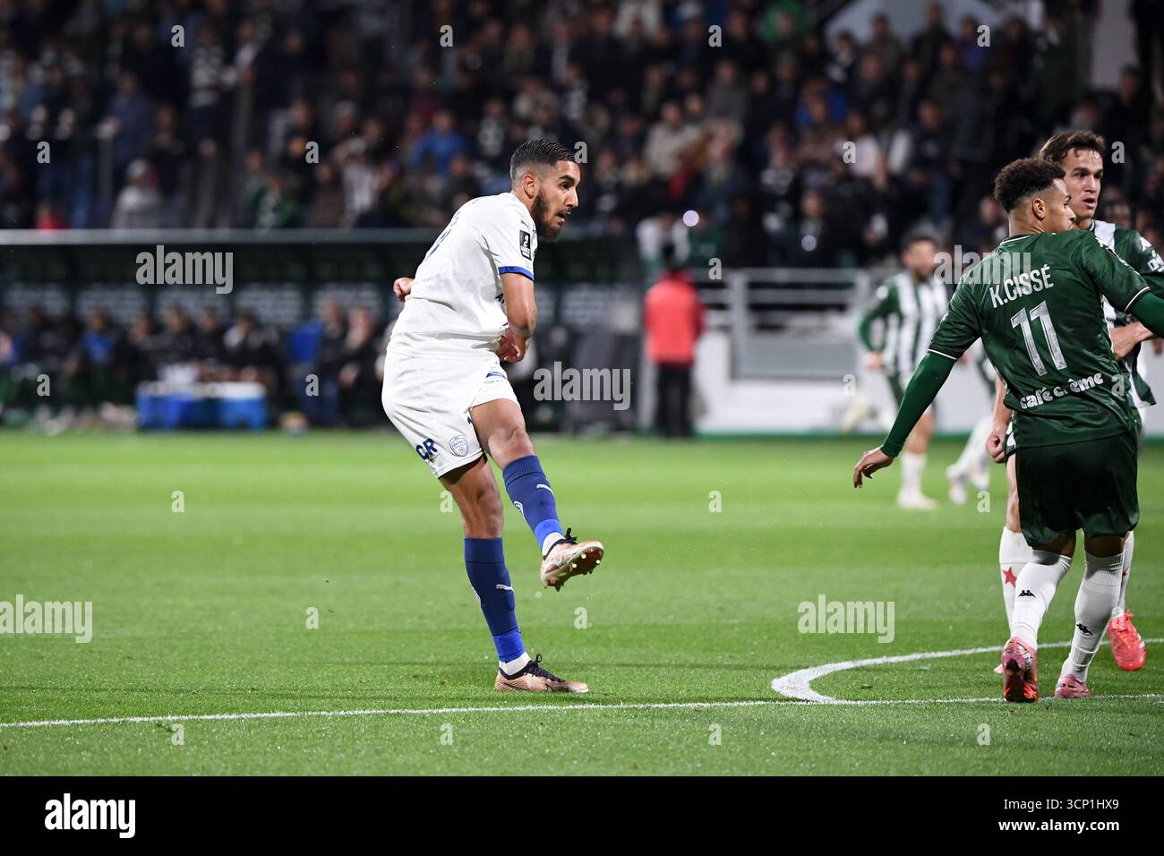 10 Merwan IFNAOUI (red) during the Ligue 2 BKT match between Red Star ...