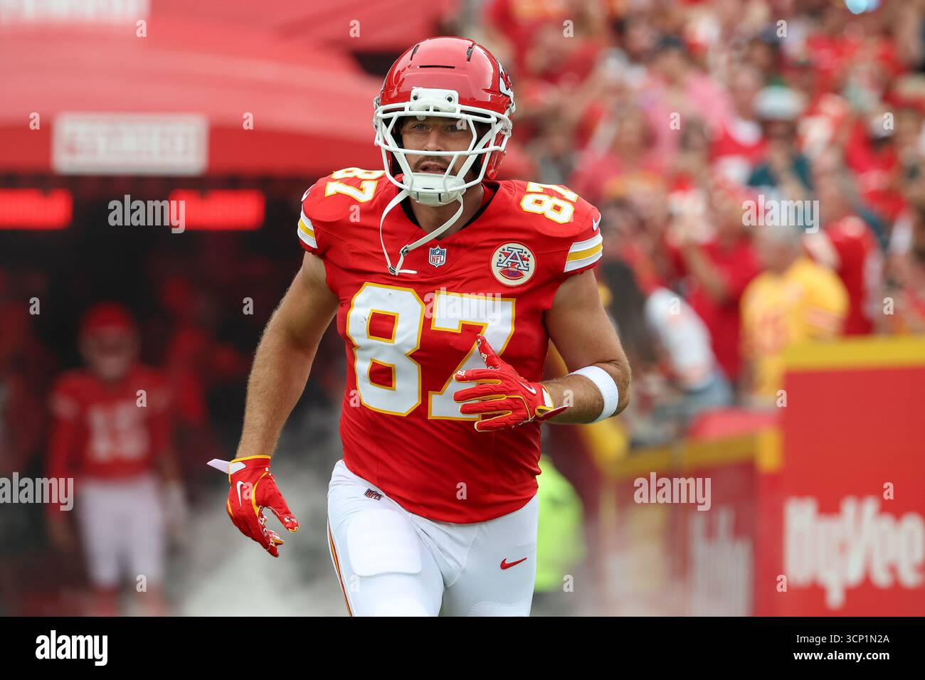 September 14, 2025: Kansas City Chiefs tight end Travis Kelce (87) is ...