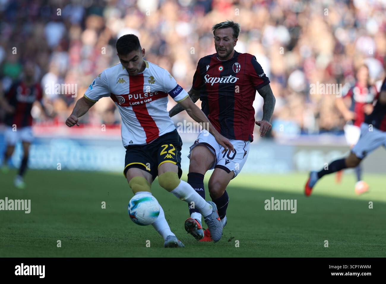 Johan Vasquez (Genoa)Federico Bernardeschi (Bologna) during the Italian ...