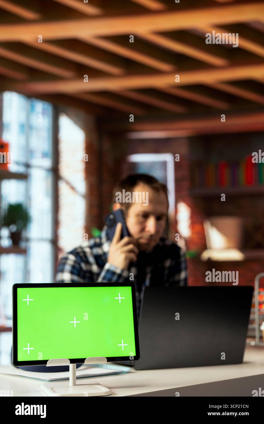 Close up manager doing telephone hi-res stock photography and images - Alamy