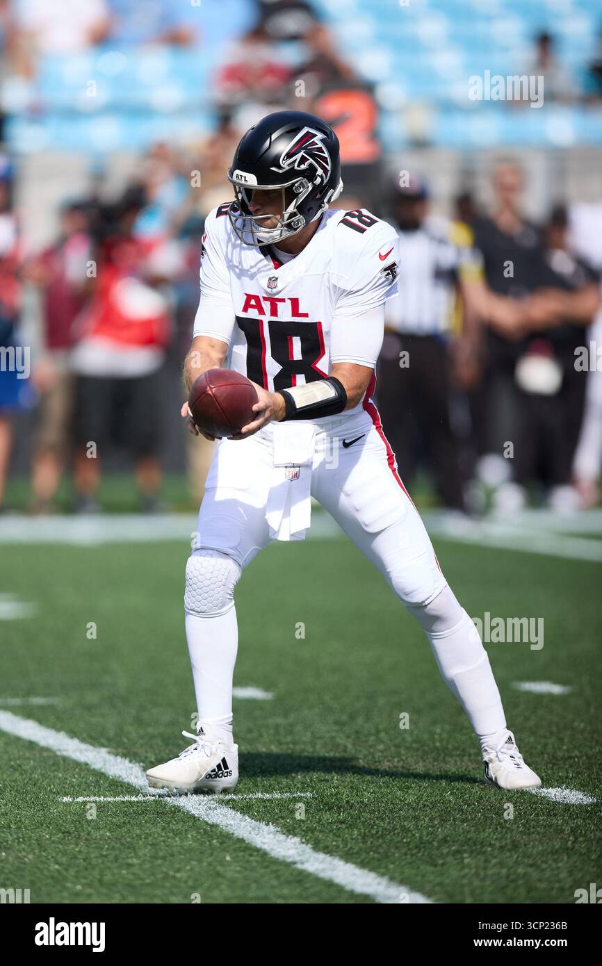 Atlanta Falcons quarterback Kirk Cousins (18) turns to hand the ball ...