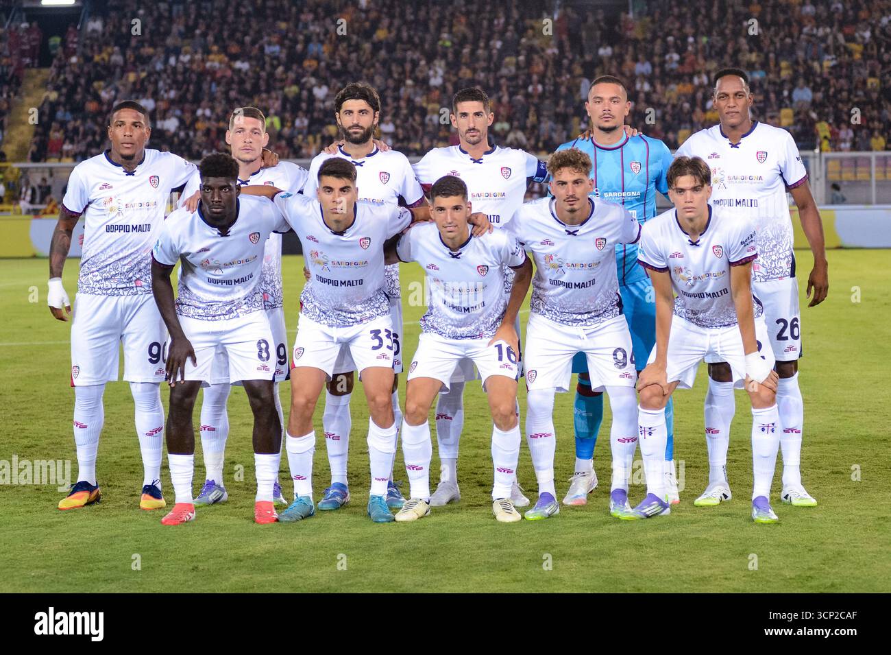 LECCE, ITALY - SEPTEMBER 19: L-R) Cagliari Calcio squad poses for team ...