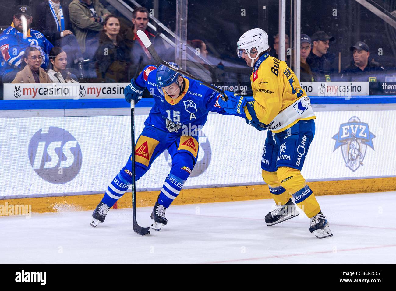 Gregory Hofmann #15 (EV Zug) keeps Davyd Barandun #57 (HC Davos) at bay ...