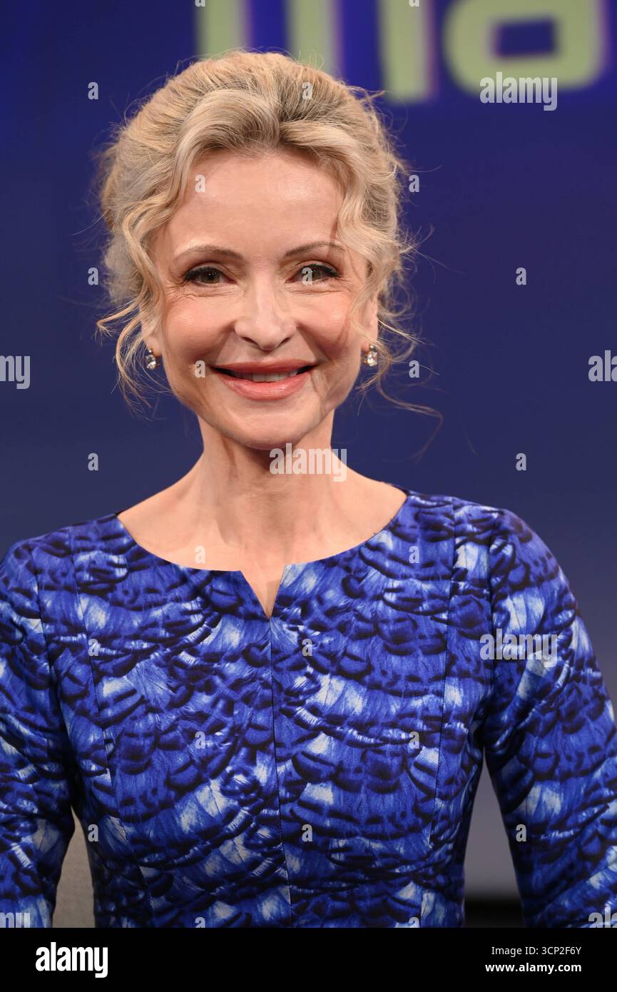 USA-Expertin Sandra Navidi zu Gast in der ARD Talkshow Maischberger ...