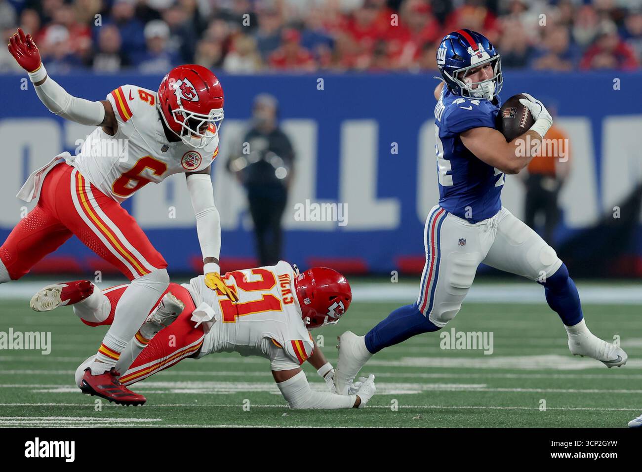 New York Giants running back Cam Skattebo (44) in action against Kansas ...