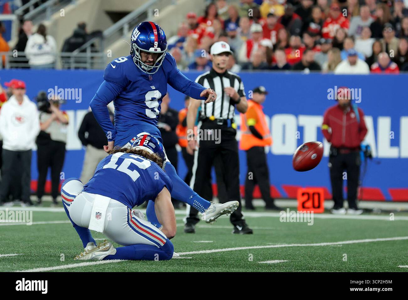 New York Giants kicker Graham Gano (9) and punter Jamie Gillan (12) in ...