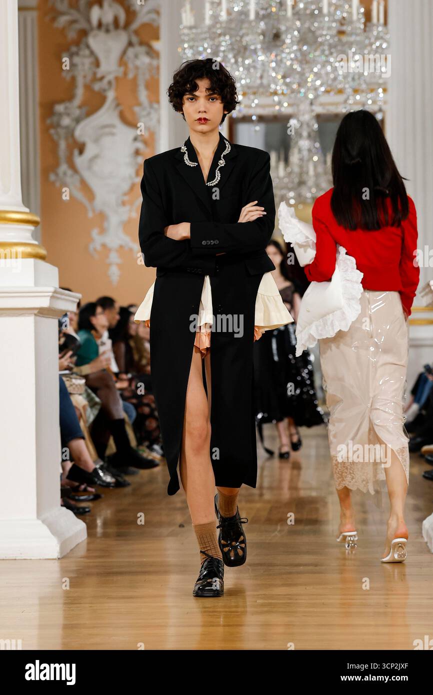 SIMONE ROCHA Spring-Summer 2026 runway during London Fashion Week on ...