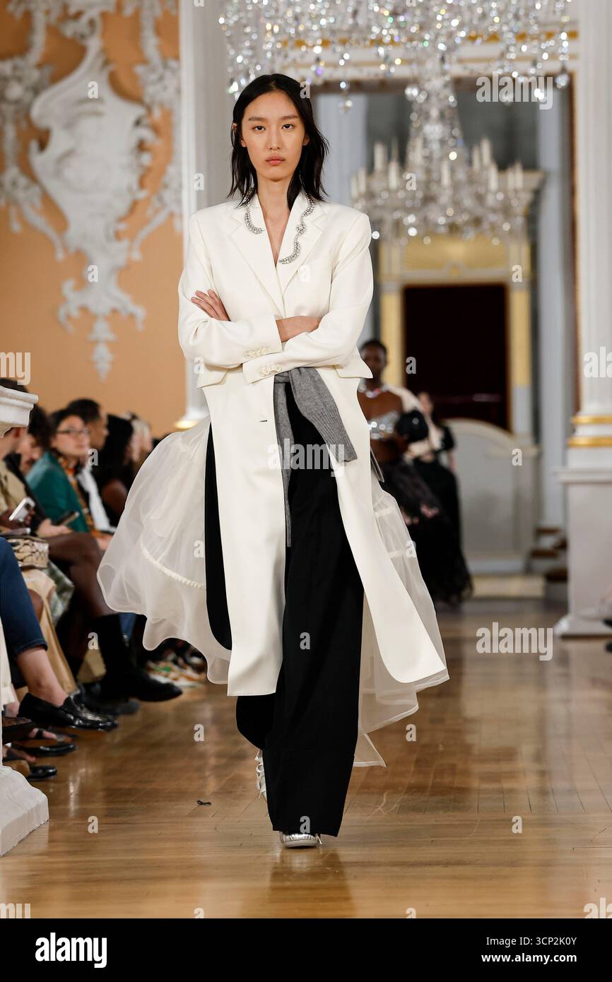 SIMONE ROCHA Spring-Summer 2026 runway during London Fashion Week on ...