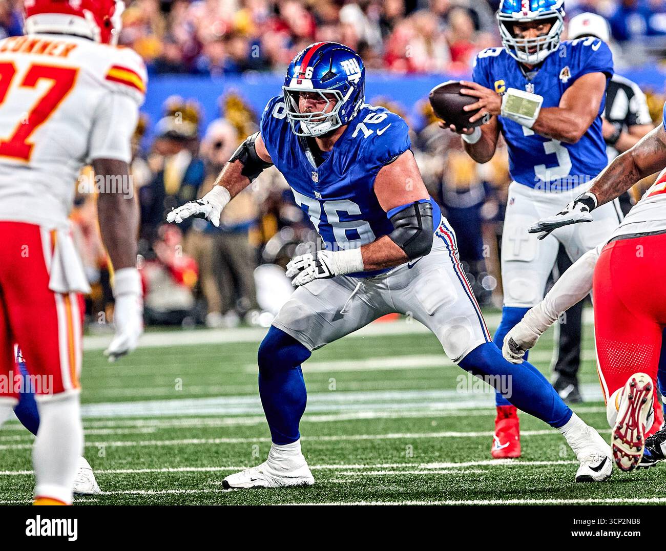 New York Giants guard Jon Runyan (76) during a NFL game against the ...