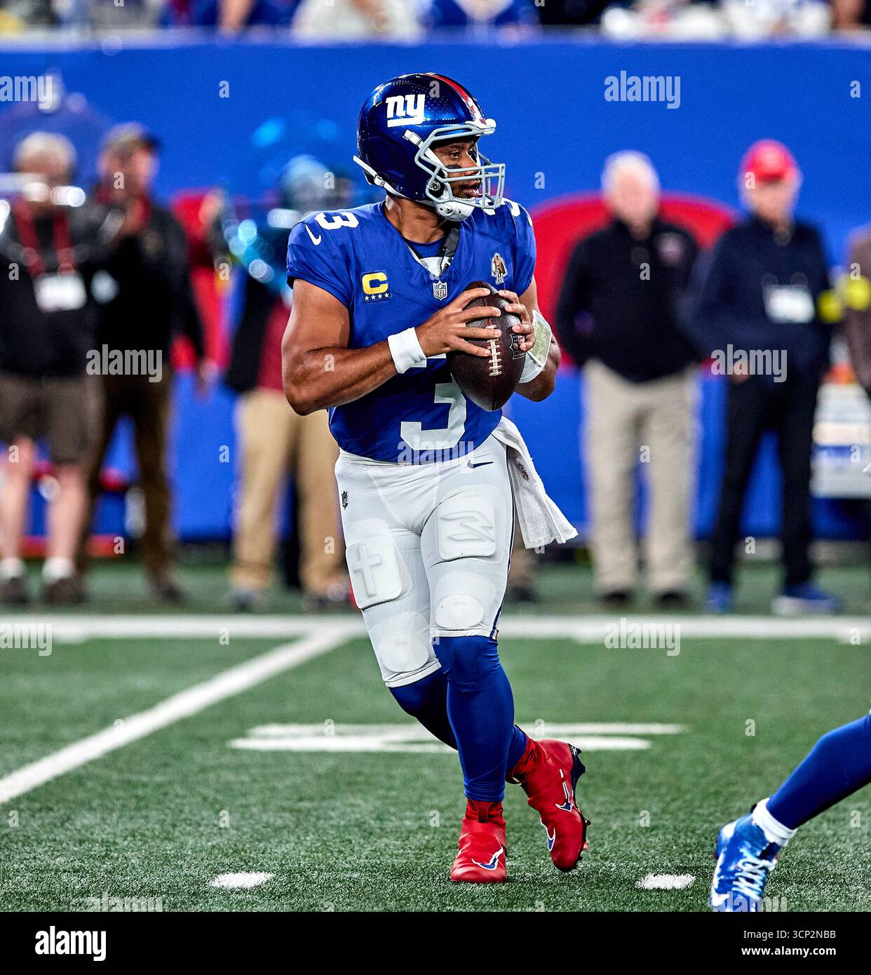 New York Giants quarterback Russell Wilson (3) drops back to pass ...