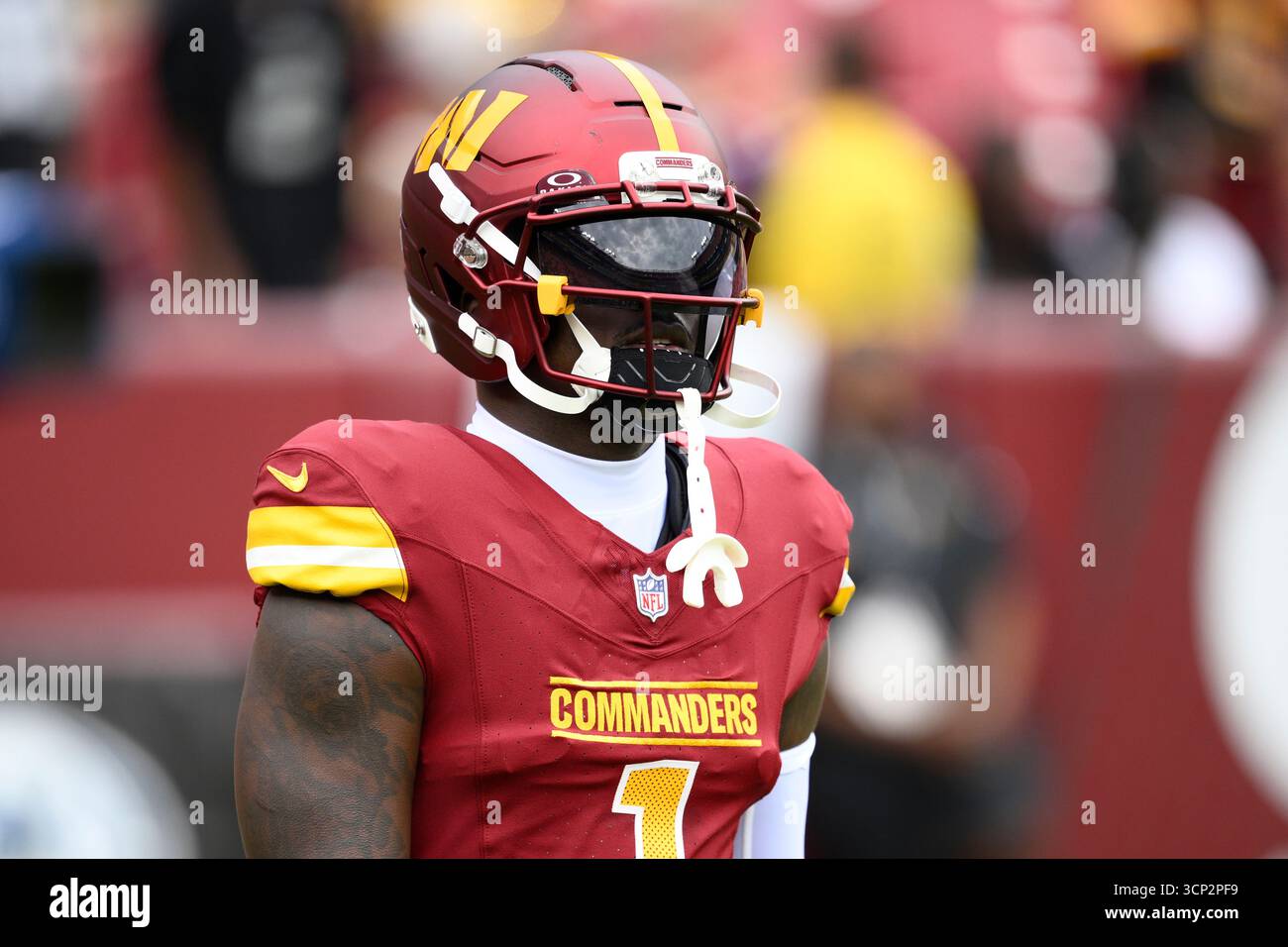 Washington Commanders wide receiver Deebo Samuel (1) warms up before an ...