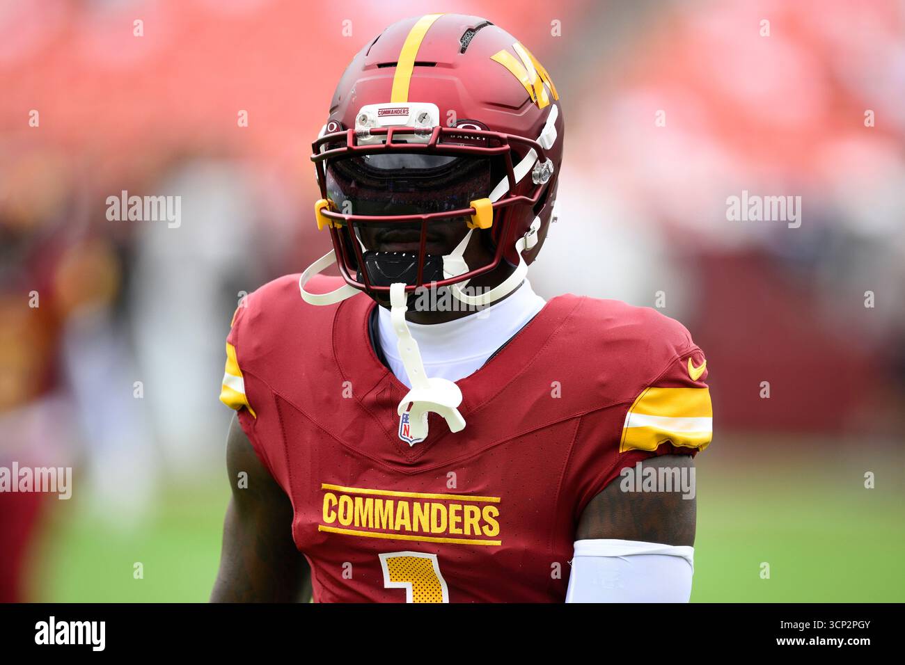Washington Commanders wide receiver Deebo Samuel (1) warms up before an ...