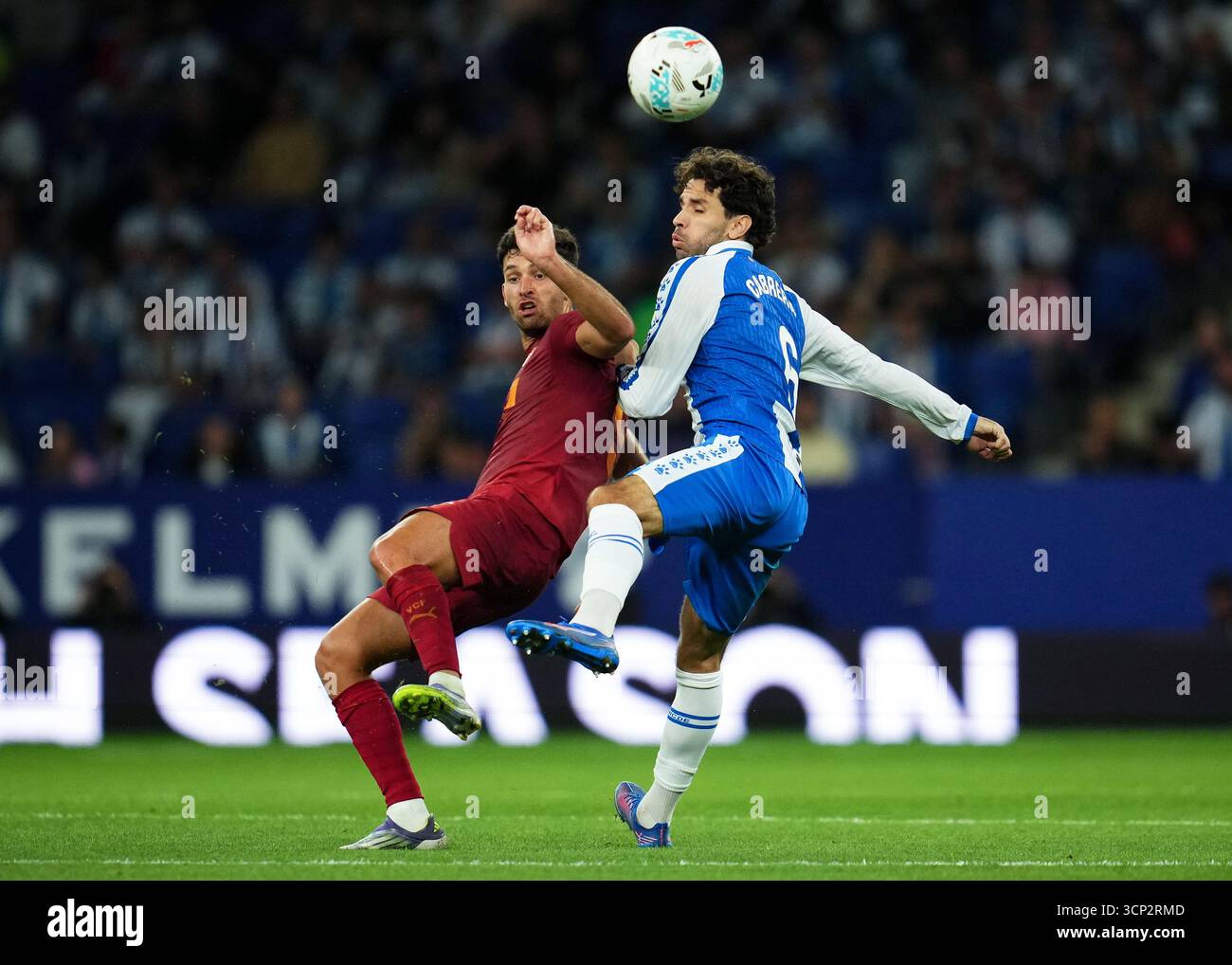 Leandro Cabrera of RCD Espanyol and Hugo Duro of Valencia CF during the ...