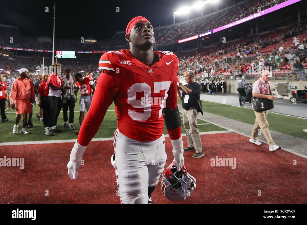 COLUMBUS, OH - SEPTEMBER 13: Ohio State Buckeyes defensive end Kenyatta ...