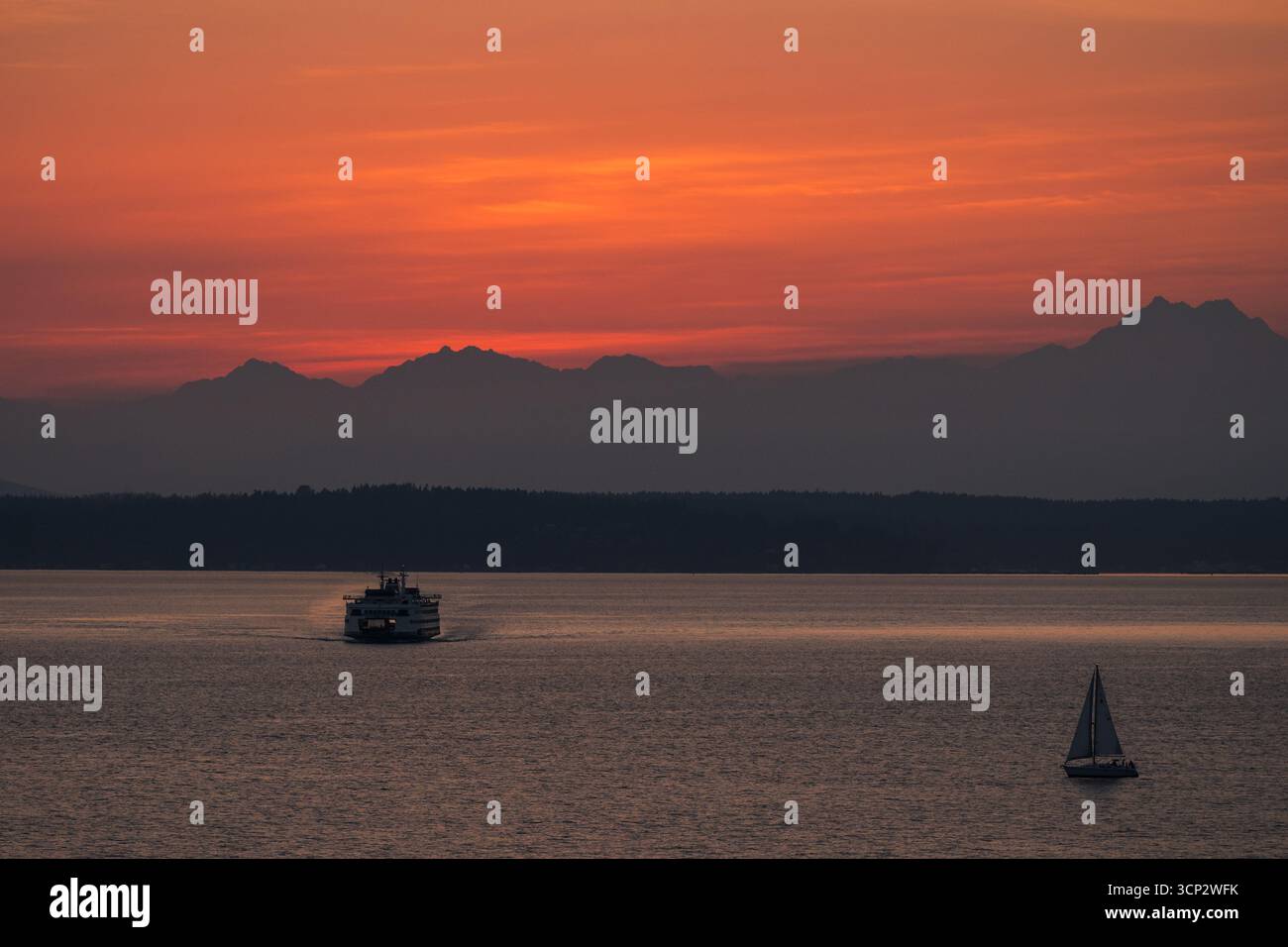 Seattle, USA. 23 Sep, 2025. A smokey sunset over Elliott Bay. Climate ...