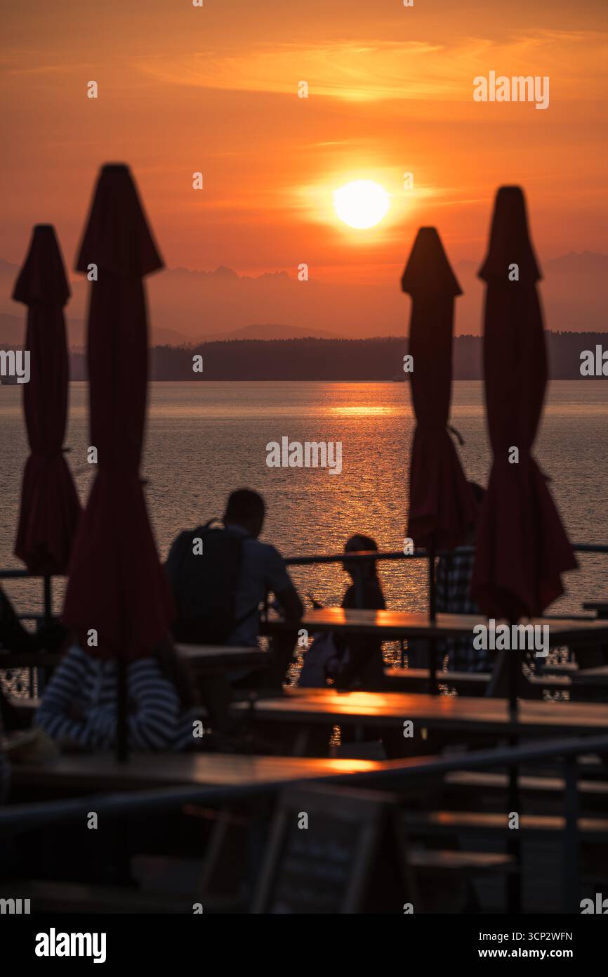 Seattle, USA. 23 Sep, 2025. A smokey sunset over Elliott Bay. Climate ...