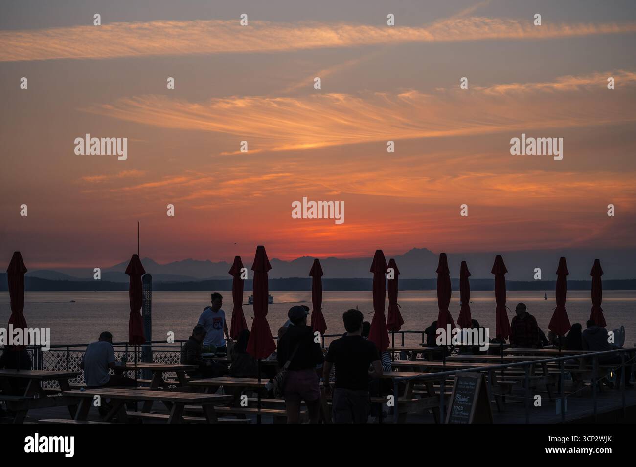 Seattle, USA. 23 Sep, 2025. A smokey sunset over Elliott Bay. Climate ...