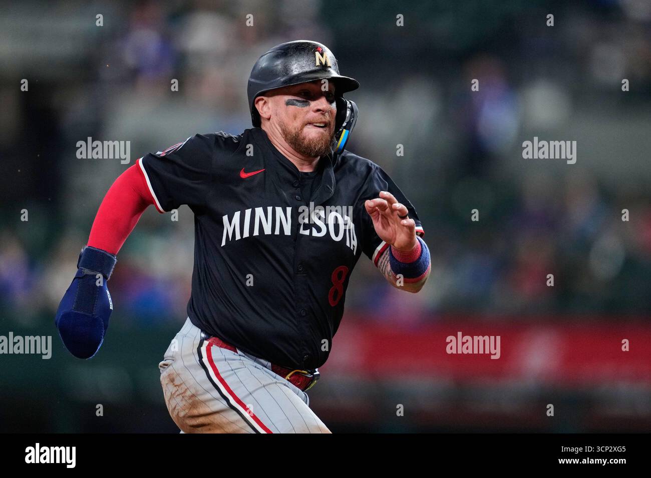 Minnesota Twins' Christian Vazquez advances to third on a fly out by ...