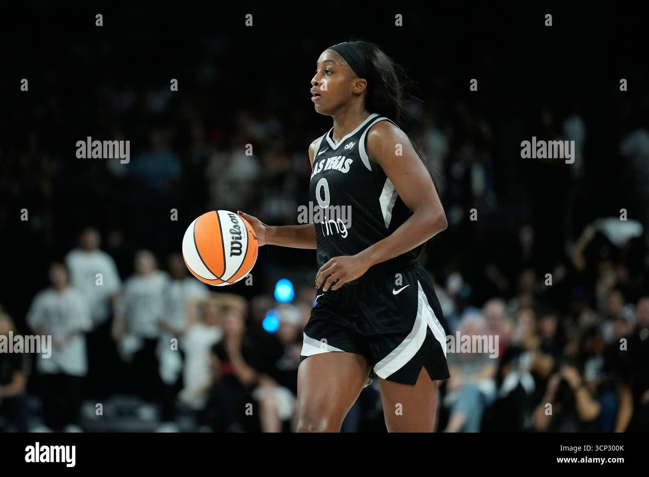 Las Vegas Aces guard Jackie Young (0) plays against the Indiana Fever ...