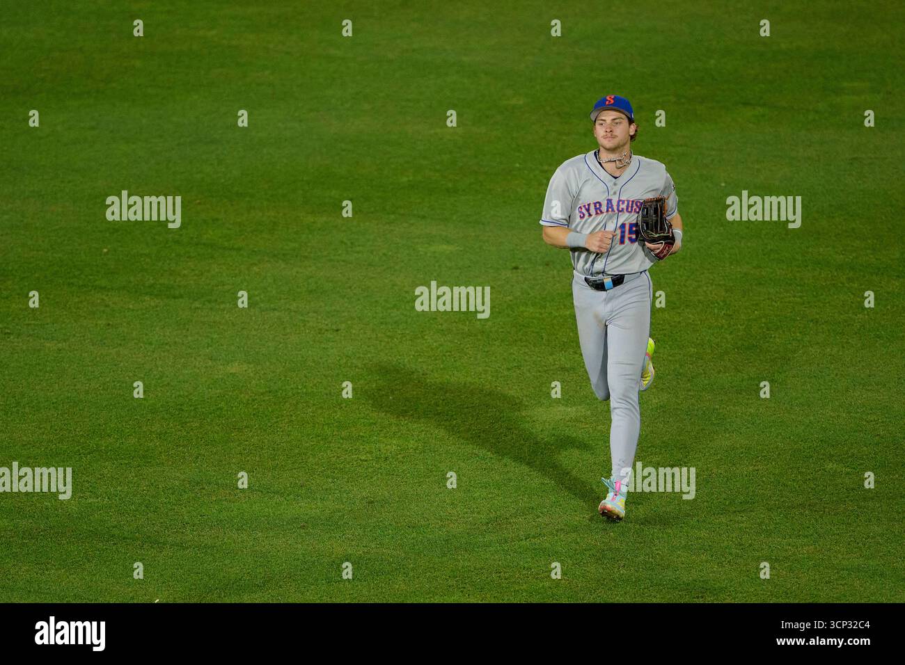 Syracuse Mets outfielder Carson Benge (15) jogs to the dugout during an ...