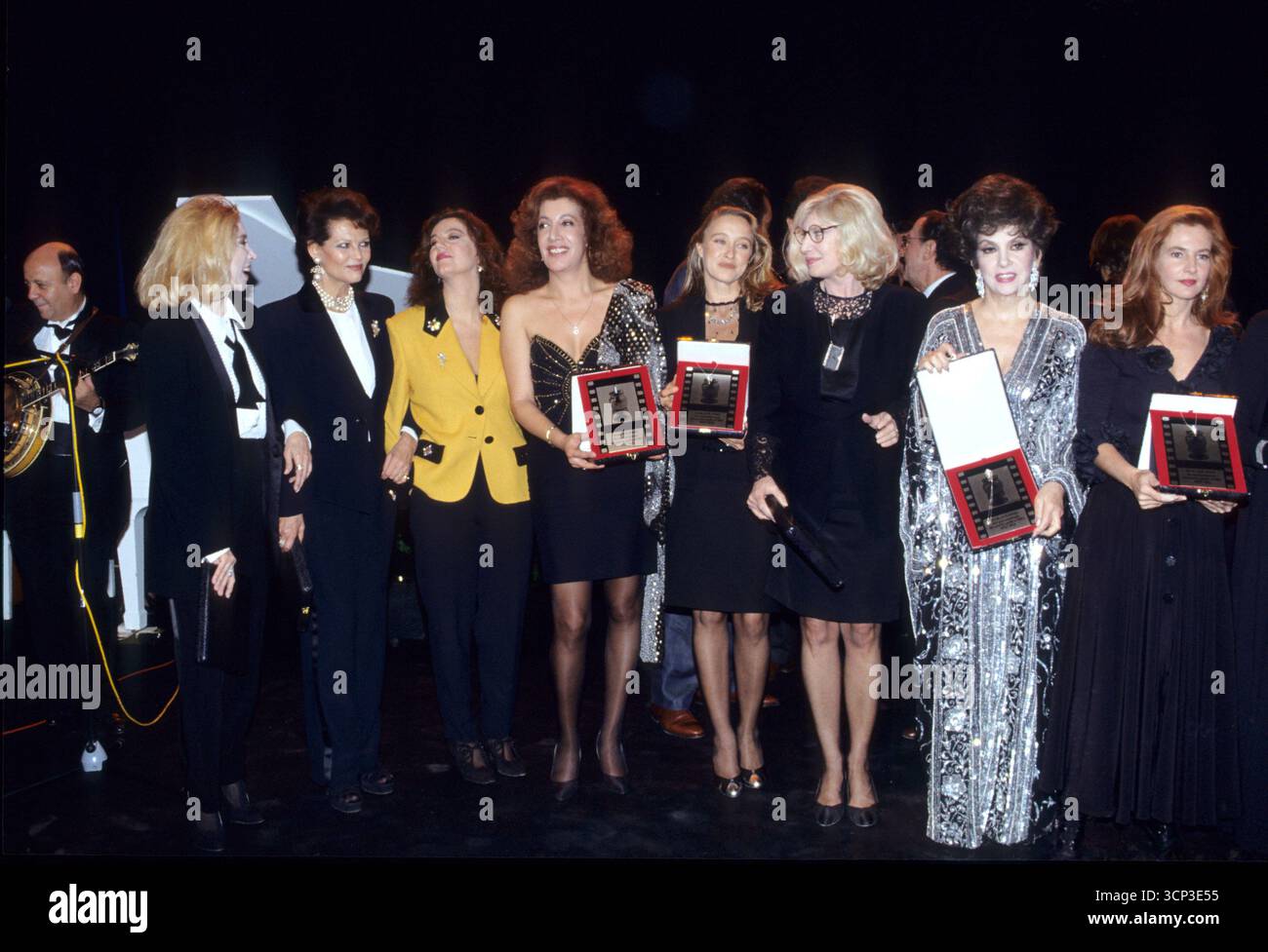 Milan, 90s character archive in the photo: Claudia Cardinale with Lino ...