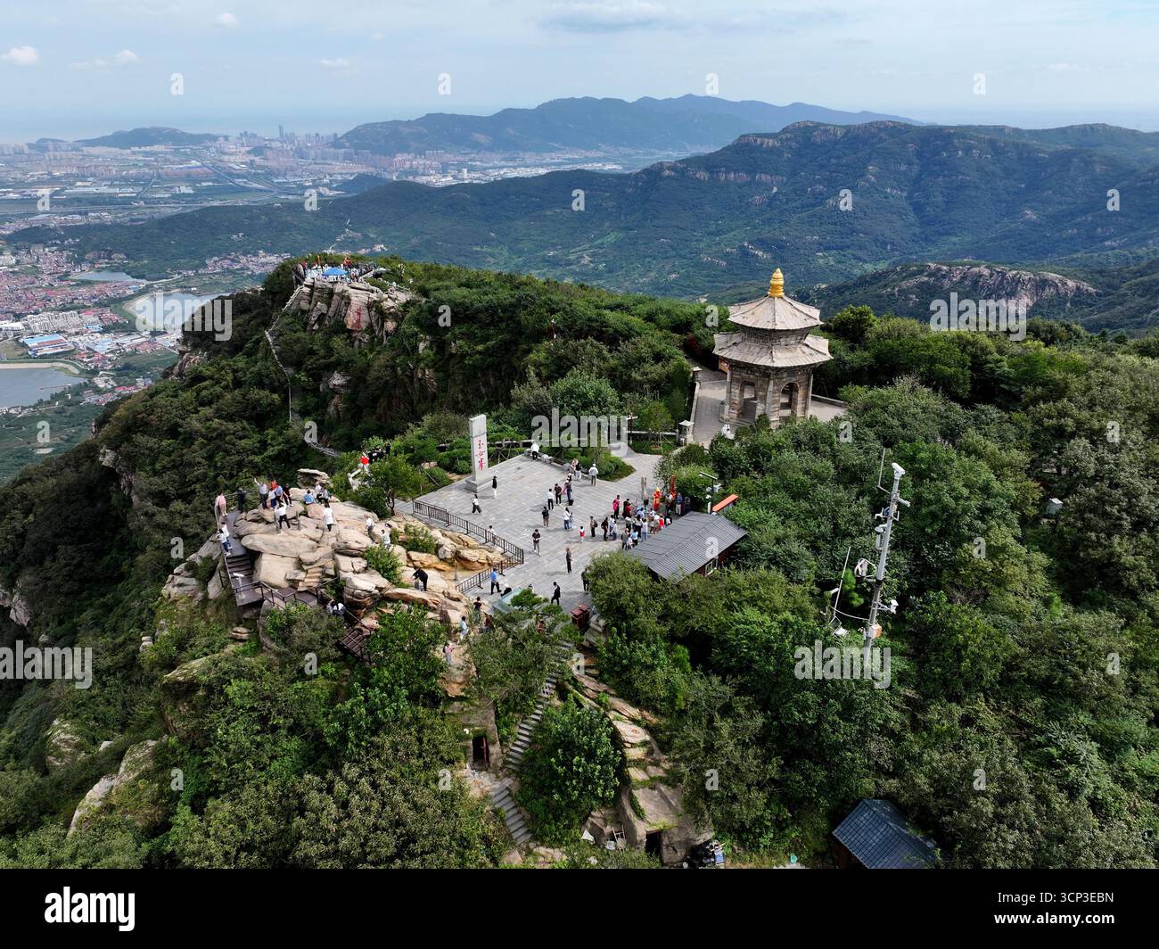 Tourists admire autumn scenery of Mount Huaguo in Lianyungang Ctiy ...